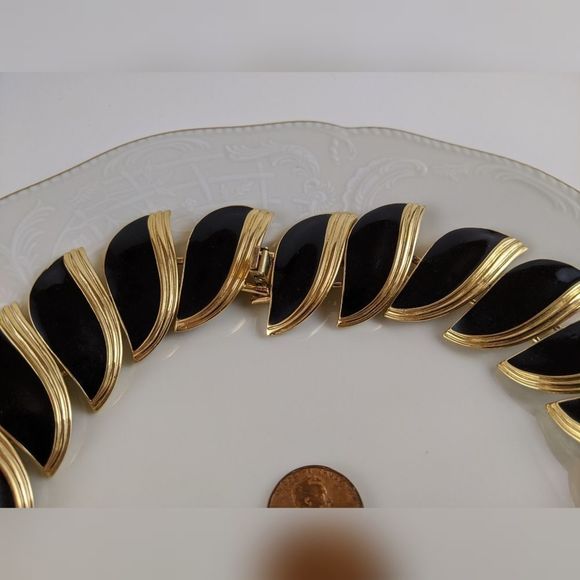 Butler | Jewelry | Vintagebutlerblack Gold Enamel Stateme Necklace ...